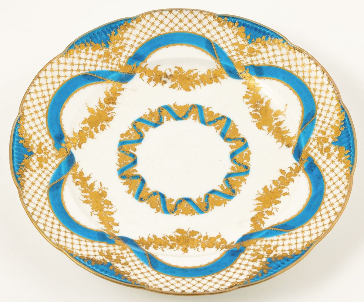 TALERZ Z GIRLANDAMI KWIATÓW, Francja, Sevres, 1753-1779 - Aukcja ...