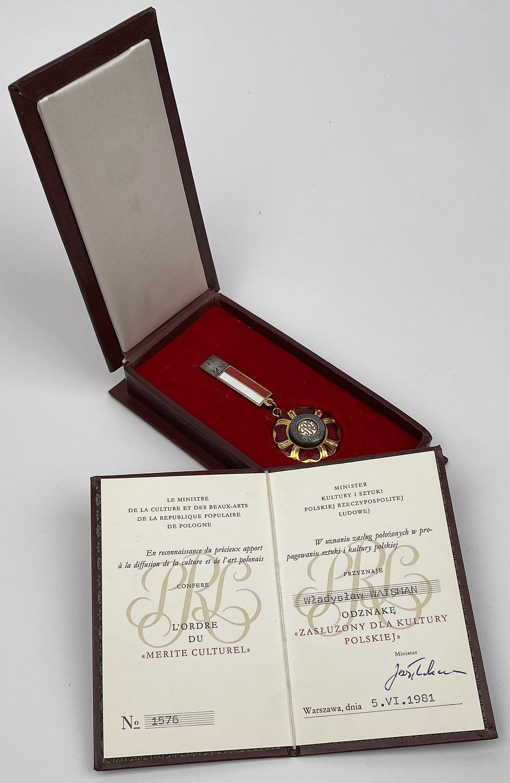 PRL, Odznaka, Zasłużony dla Polskiej Kultury + legitymacja - Aukcja ...